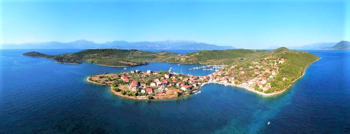ΑΦΙΕΡΩΜΑ ΣΤΑ ΤΡΙΖΟΝΙΑ : Το κατοικημένο νησί του Κορινθιακού για ήσυχη ...